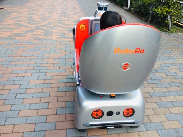 子どもが大興奮！自動運転ロボ「RakuRo（ラクロ）」で月島散歩＠佃ベース | リビング東京Web