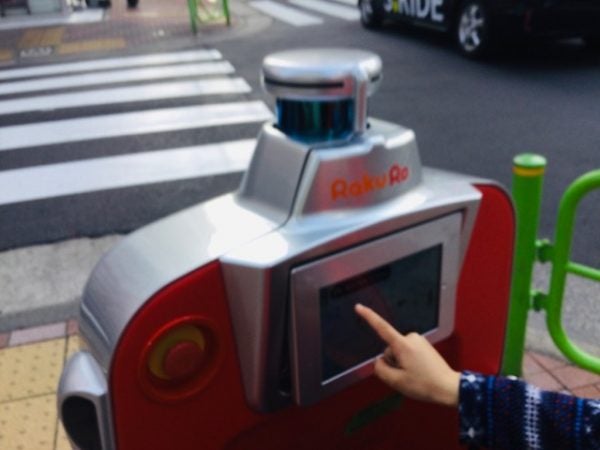 子どもが大興奮！自動運転ロボ「RakuRo（ラクロ）」で月島散歩＠佃ベース | リビング東京Web