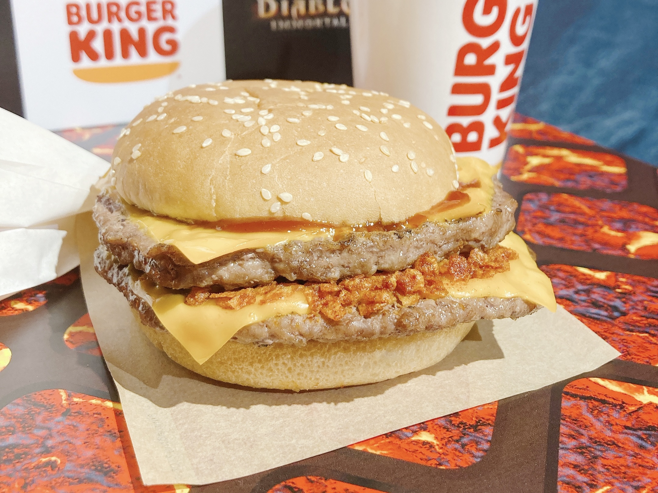 【秋葉原】ディアブロの世界観が楽しめる部屋で、コラボハンバーガーを☆バーガーキング® | リビング東京Web