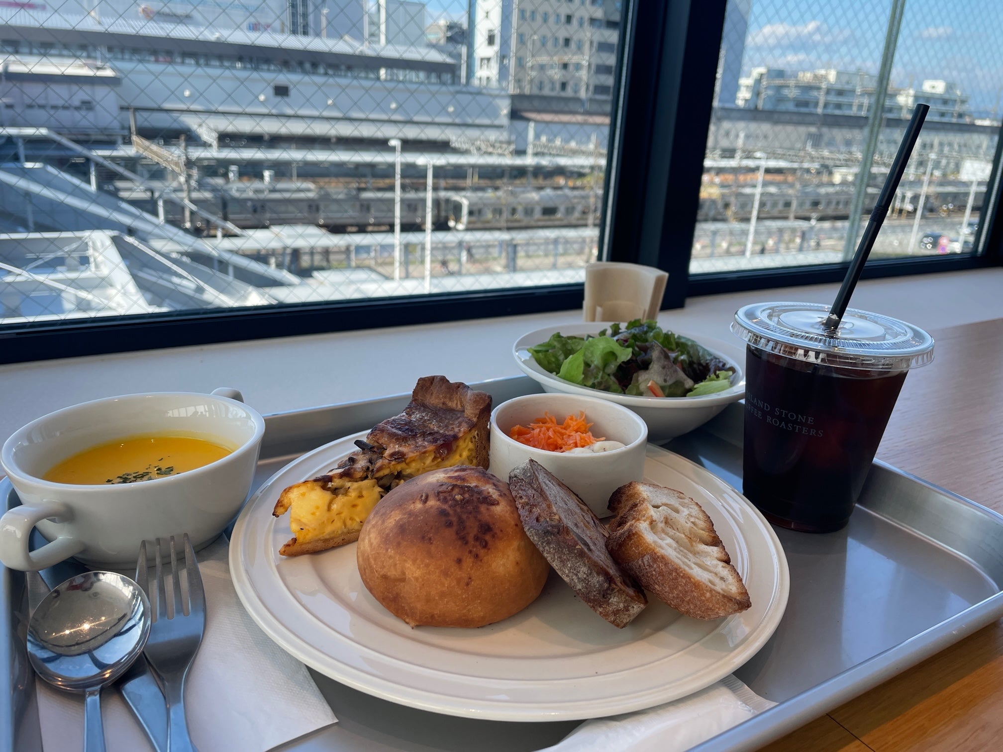 【宇都宮】「ISLAND STONE COFFEE ROASTERS 宮みらい店」で幸せな時間を | リビング栃木Web