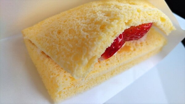 【須賀川市】連日完売！完熟イチゴの手巻きロールケーキ【ANDROLL】 | リビングふくしまWeb