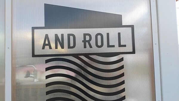 【須賀川市】連日完売！完熟イチゴの手巻きロールケーキ【ANDROLL】 | リビングふくしまWeb