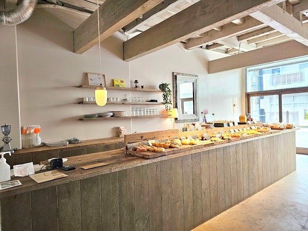 【森下】愛犬と一緒にベーカリーカフェ「チガヤ 森下」へ | リビング東京Web