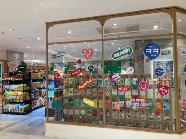 【吉祥寺】コスメも食品もぜーんぶ“韓国”！期間限定「REACO」で無料のレシート写真印刷機も体験しちゃいました | リビングむさしのWeb