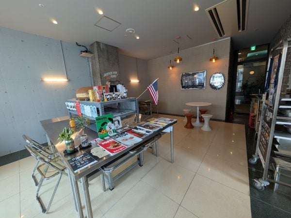 ビッグサイズのバーガーをガブリ！『BAKE STUDIO EMBER』 | リビングえひめWeb