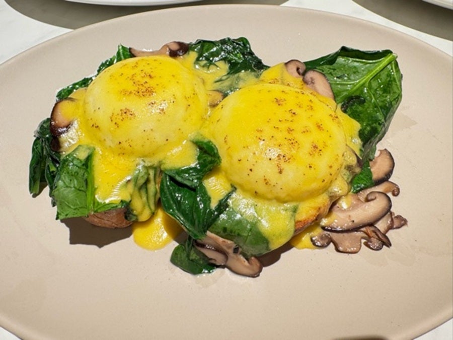 【表参道】「サラベス 表参道店」開放的な空間で楽しむ、表参道店限定の一皿 | リビング東京Web